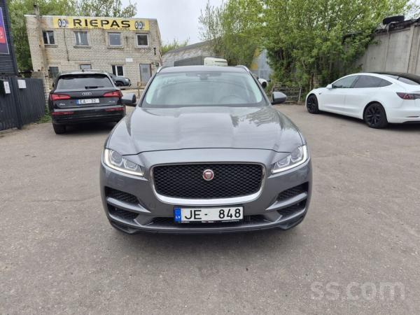 Grey Jaguar F-Pace 2017 in Riga, with an engine capacity of 2.00 L and mileage of 180 thousand km for 14490 €, photo 3 on AUTOMOTO.COM.LV