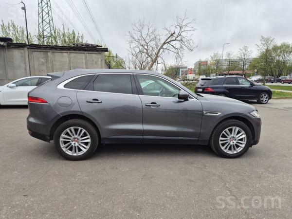 Grey Jaguar F-Pace 2017 in Riga, with an engine capacity of 2.00 L and mileage of 180 thousand km for 14490 €, photo 5 on AUTOMOTO.COM.LV