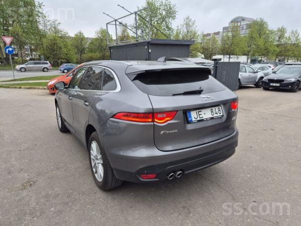 Grey Jaguar F-Pace 2017 in Riga, with an engine capacity of 2.00 L and mileage of 180 thousand km for 14490 €, photo 8 on AUTOMOTO.COM.LV