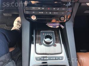 Grey Jaguar F-Pace 2017 in Jelgava, with an engine capacity of 2.00 L and mileage of 223 thousand km for 8999 €, photo 10 on AUTOMOTO.COM.LV