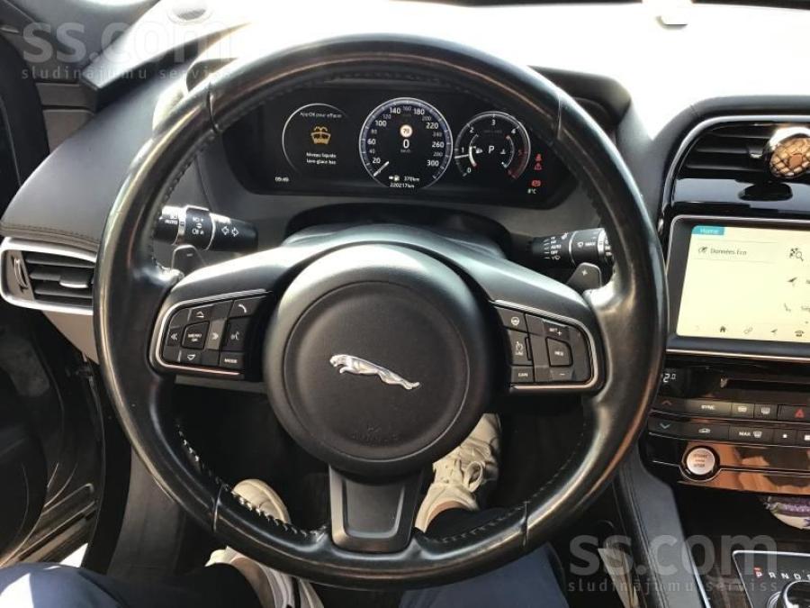 Grey Jaguar F-Pace 2017 in Jelgava, with an engine capacity of 2.00 L and mileage of 223 thousand km for 8999 €, photo 13 on AUTOMOTO.COM.LV