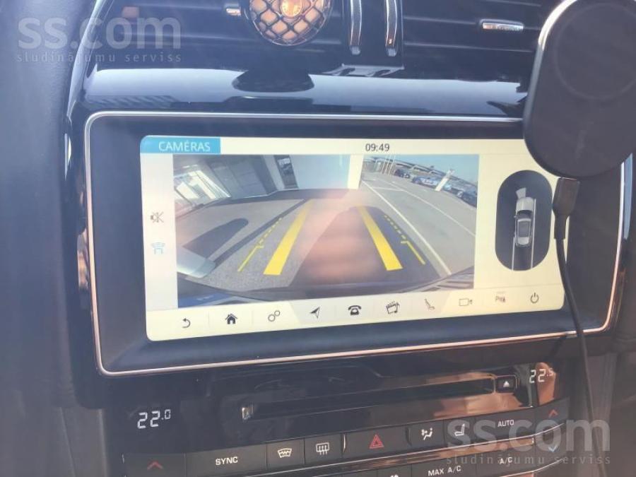 Grey Jaguar F-Pace 2017 in Jelgava, with an engine capacity of 2.00 L and mileage of 223 thousand km for 8999 €, photo 15 on AUTOMOTO.COM.LV