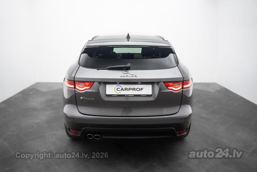 Pelēks Jaguar F-Pace 2017 Tallina, ar dzinēja tilpumu 2.00 L un nobraukumu 155 tūkst. km par 14999 €, foto 6 vietnē AUTOMOTO.COM.LV