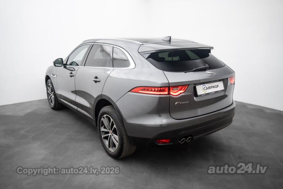 Pelēks Jaguar F-Pace 2017 Tallina, ar dzinēja tilpumu 2.00 L un nobraukumu 155 tūkst. km par 14999 €, foto 7 vietnē AUTOMOTO.COM.LV