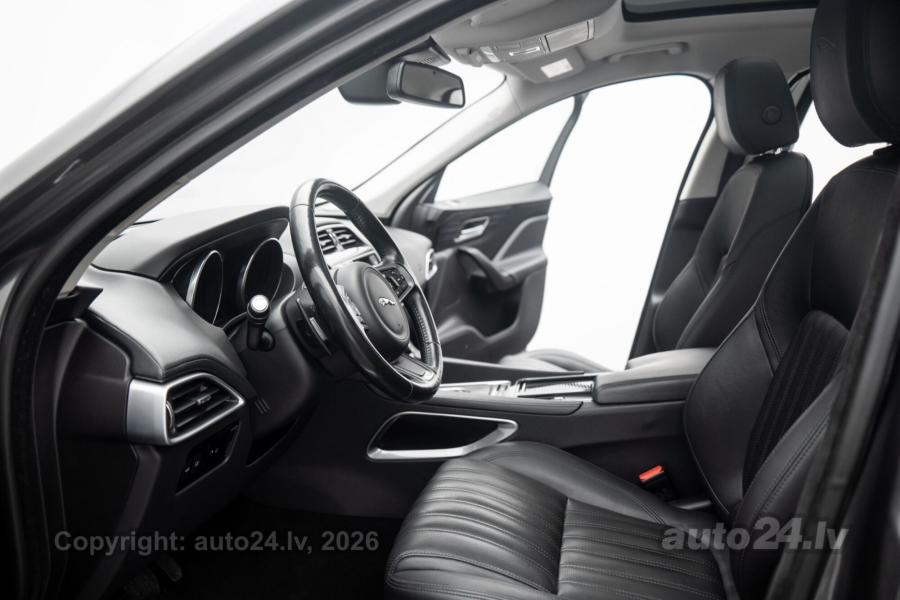 Pelēks Jaguar F-Pace 2017 Tallina, ar dzinēja tilpumu 2.00 L un nobraukumu 155 tūkst. km par 14999 €, foto 8 vietnē AUTOMOTO.COM.LV