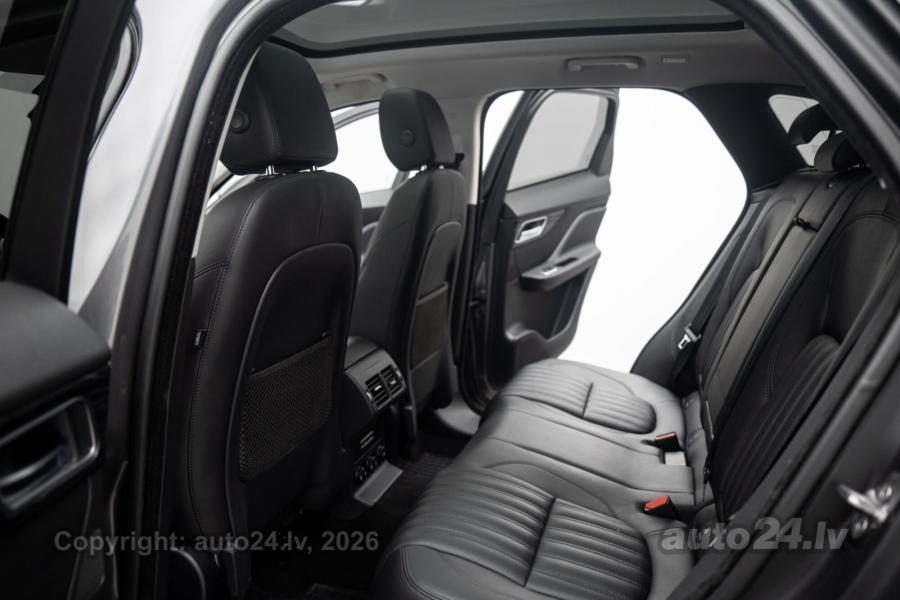 Pelēks Jaguar F-Pace 2017 Tallina, ar dzinēja tilpumu 2.00 L un nobraukumu 155 tūkst. km par 14999 €, foto 9 vietnē AUTOMOTO.COM.LV
