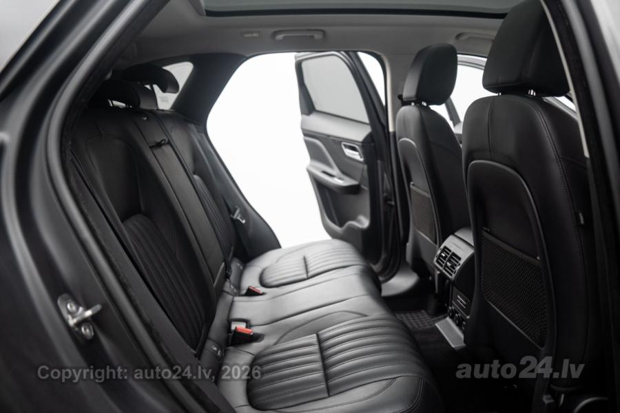 Pelēks Jaguar F-Pace 2017 Tallina, ar dzinēja tilpumu 2.00 L un nobraukumu 155 tūkst. km par 14999 €, foto 10 vietnē AUTOMOTO.COM.LV