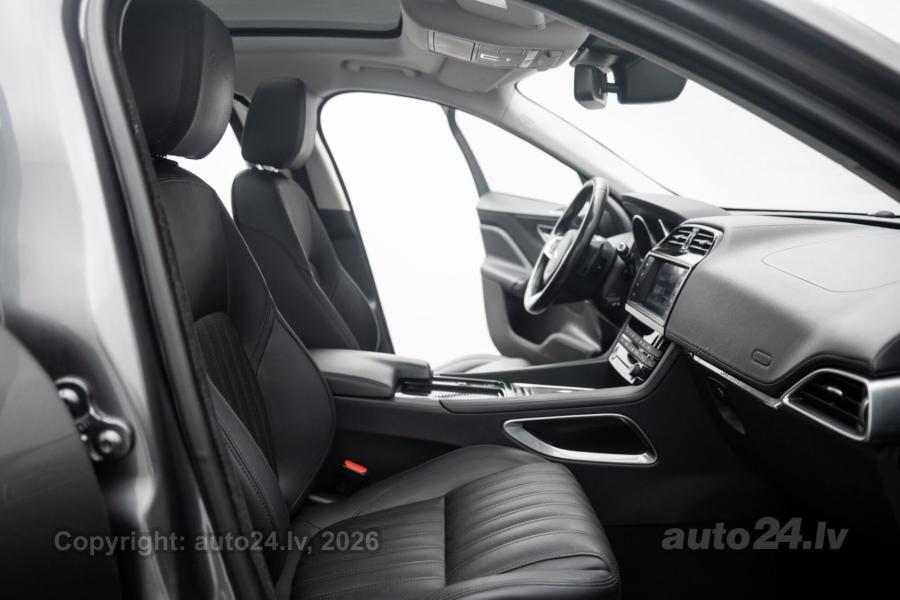 Pelēks Jaguar F-Pace 2017 Tallina, ar dzinēja tilpumu 2.00 L un nobraukumu 155 tūkst. km par 14999 €, foto 11 vietnē AUTOMOTO.COM.LV
