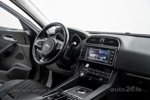 Pelēks Jaguar F-Pace 2017 Tallina, ar dzinēja tilpumu 2.00 L un nobraukumu 155 tūkst. km par 14999 €, foto 12 vietnē AUTOMOTO.COM.LV