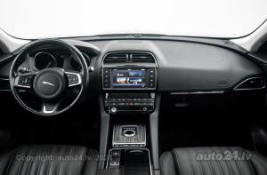 Pelēks Jaguar F-Pace 2017 Tallina, ar dzinēja tilpumu 2.00 L un nobraukumu 155 tūkst. km par 14999 €, foto 13 vietnē AUTOMOTO.COM.LV
