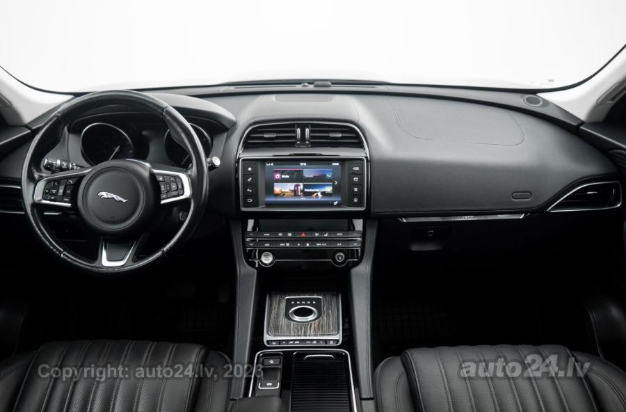 Pelēks Jaguar F-Pace 2017 Tallina, ar dzinēja tilpumu 2.00 L un nobraukumu 155 tūkst. km par 14999 €, foto 13 vietnē AUTOMOTO.COM.LV