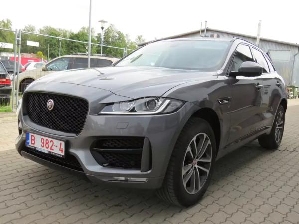 Grey Jaguar F-Pace 2017 in Riga, with an engine capacity of 2.00 L and mileage of 180 thousand km for 17990 €, photo 1 on AUTOMOTO.COM.LV