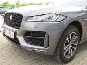 Grey Jaguar F-Pace 2017 in Riga, with an engine capacity of 2.00 L and mileage of 180 thousand km for 17990 €, photo 3 on AUTOMOTO.COM.LV