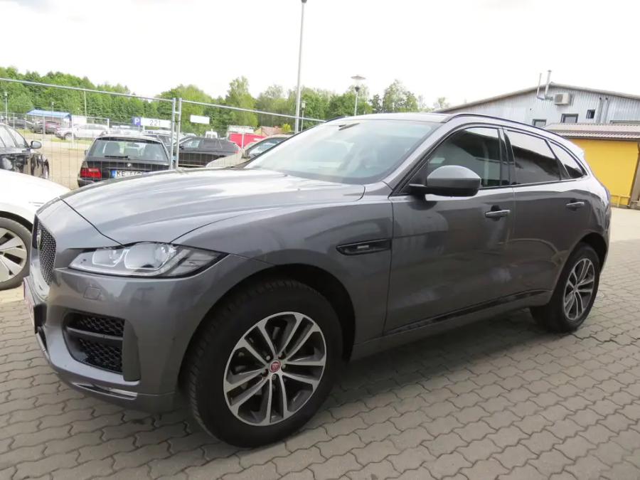 Grey Jaguar F-Pace 2017 in Riga, with an engine capacity of 2.00 L and mileage of 180 thousand km for 17990 €, photo 4 on AUTOMOTO.COM.LV