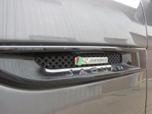 Grey Jaguar F-Pace 2017 in Riga, with an engine capacity of 2.00 L and mileage of 180 thousand km for 17990 €, photo 7 on AUTOMOTO.COM.LV