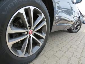Grey Jaguar F-Pace 2017 in Riga, with an engine capacity of 2.00 L and mileage of 180 thousand km for 17990 €, photo 9 on AUTOMOTO.COM.LV
