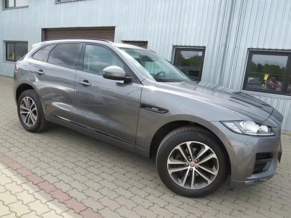 Grey Jaguar F-Pace 2017 in Riga, with an engine capacity of 2.00 L and mileage of 180 thousand km for 17990 €, photo 10 on AUTOMOTO.COM.LV