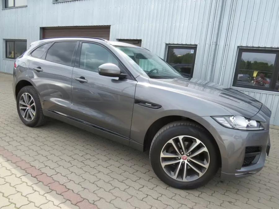 Grey Jaguar F-Pace 2017 in Riga, with an engine capacity of 2.00 L and mileage of 180 thousand km for 17990 €, photo 11 on AUTOMOTO.COM.LV