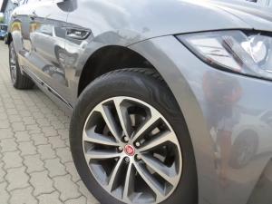 Grey Jaguar F-Pace 2017 in Riga, with an engine capacity of 2.00 L and mileage of 180 thousand km for 17990 €, photo 12 on AUTOMOTO.COM.LV