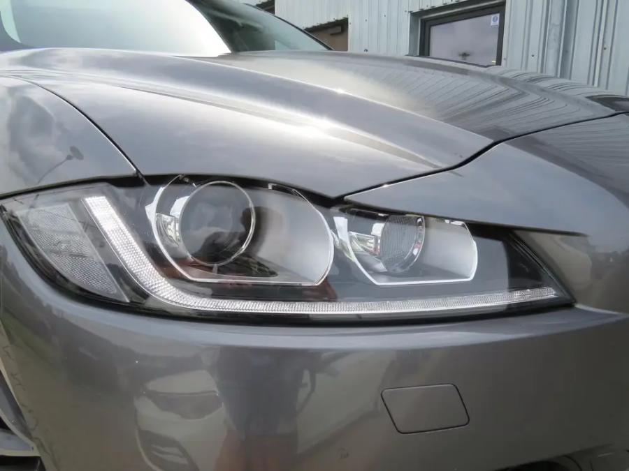 Grey Jaguar F-Pace 2017 in Riga, with an engine capacity of 2.00 L and mileage of 180 thousand km for 17990 €, photo 13 on AUTOMOTO.COM.LV