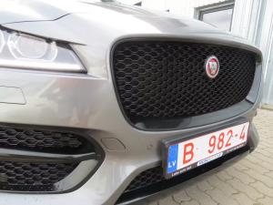 Grey Jaguar F-Pace 2017 in Riga, with an engine capacity of 2.00 L and mileage of 180 thousand km for 17990 €, photo 14 on AUTOMOTO.COM.LV