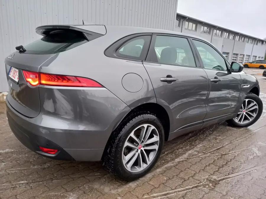 Grey Jaguar F-Pace 2017 in Riga, with an engine capacity of 2.00 L and mileage of 190 thousand km for 16900 €, photo 3 on AUTOMOTO.COM.LV