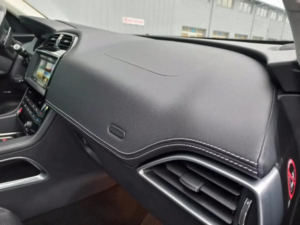 Grey Jaguar F-Pace 2017 in Riga, with an engine capacity of 2.00 L and mileage of 190 thousand km for 16900 €, photo 8 on AUTOMOTO.COM.LV