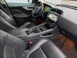 Grey Jaguar F-Pace 2017 in Riga, with an engine capacity of 2.00 L and mileage of 190 thousand km for 16900 €, photo 10 on AUTOMOTO.COM.LV