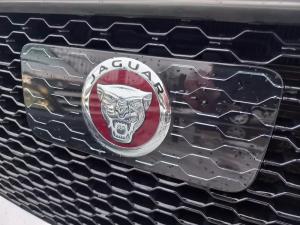 Grey Jaguar F-Pace 2017 in Riga, with an engine capacity of 2.00 L and mileage of 190 thousand km for 16900 €, photo 13 on AUTOMOTO.COM.LV