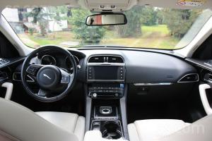 Pelēks Jaguar F-Pace 2017 Rīga, ar dzinēja tilpumu 3.00 L un nobraukumu 216 tūkst. km par 14800 €, foto 5 vietnē AUTOMOTO.COM.LV