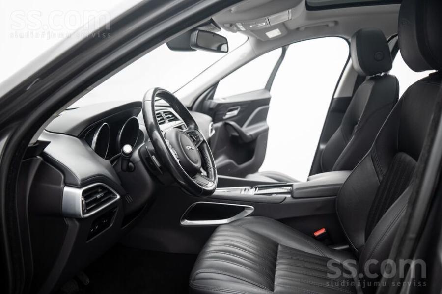 Pelēks Jaguar F-Pace 2017 Tallina, ar dzinēja tilpumu 2.00 L un nobraukumu 155 tūkst. km par 14999 €, foto 8 vietnē AUTOMOTO.COM.LV