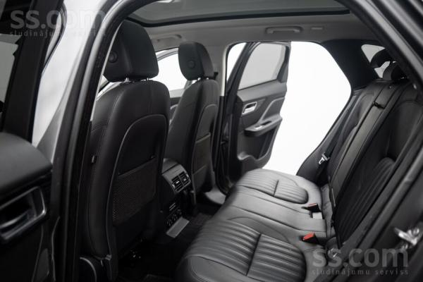 Pelēks Jaguar F-Pace 2017 Tallina, ar dzinēja tilpumu 2.00 L un nobraukumu 155 tūkst. km par 14999 €, foto 8 vietnē AUTOMOTO.COM.LV