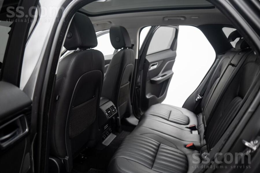 Pelēks Jaguar F-Pace 2017 Tallina, ar dzinēja tilpumu 2.00 L un nobraukumu 155 tūkst. km par 14999 €, foto 9 vietnē AUTOMOTO.COM.LV