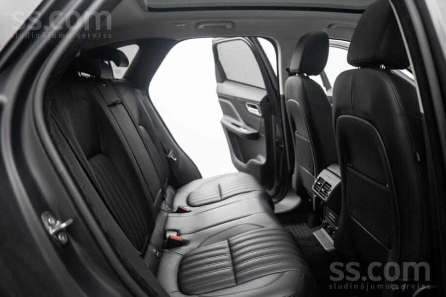 Pelēks Jaguar F-Pace 2017 Tallina, ar dzinēja tilpumu 2.00 L un nobraukumu 155 tūkst. km par 14999 €, foto 10 vietnē AUTOMOTO.COM.LV