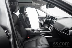 Pelēks Jaguar F-Pace 2017 Tallina, ar dzinēja tilpumu 2.00 L un nobraukumu 155 tūkst. km par 14999 €, foto 11 vietnē AUTOMOTO.COM.LV