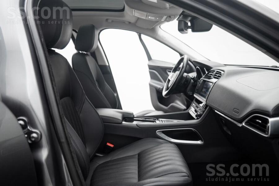 Pelēks Jaguar F-Pace 2017 Tallina, ar dzinēja tilpumu 2.00 L un nobraukumu 155 tūkst. km par 14999 €, foto 11 vietnē AUTOMOTO.COM.LV