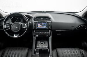 Pelēks Jaguar F-Pace 2017 Tallina, ar dzinēja tilpumu 2.00 L un nobraukumu 155 tūkst. km par 14999 €, foto 13 vietnē AUTOMOTO.COM.LV