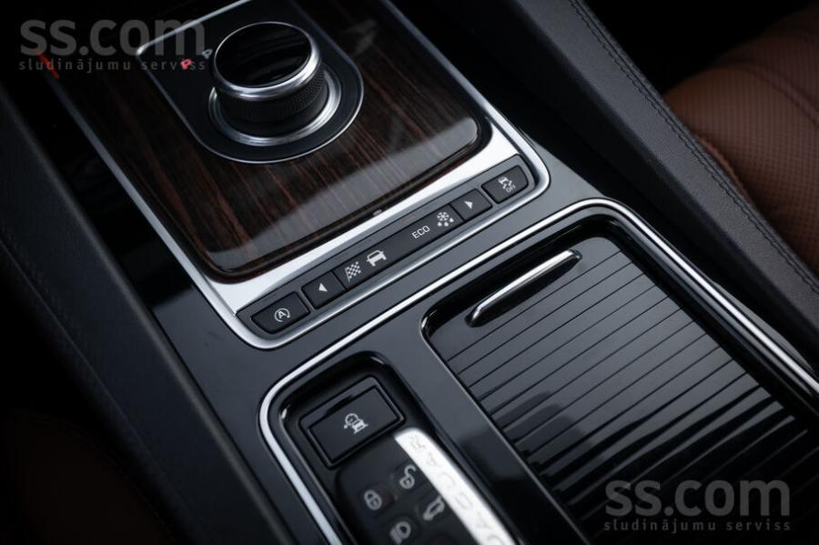 Pelēks Jaguar F-Pace 2017 Jelgava, ar dzinēja tilpumu 2.00 L un nobraukumu 224 tūkst. km par 15500 €, foto 25 vietnē AUTOMOTO.COM.LV