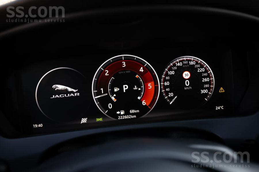 Pelēks Jaguar F-Pace 2017 Jelgava, ar dzinēja tilpumu 2.00 L un nobraukumu 224 tūkst. km par 15500 €, foto 30 vietnē AUTOMOTO.COM.LV