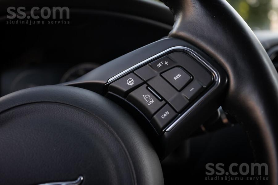 Pelēks Jaguar F-Pace 2017 Jelgava, ar dzinēja tilpumu 2.00 L un nobraukumu 224 tūkst. km par 15500 €, foto 35 vietnē AUTOMOTO.COM.LV