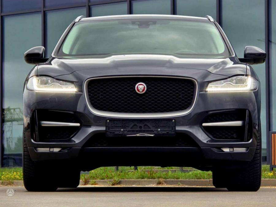 Grey Jaguar F-Pace 2017 in Siauliai, with an engine capacity of 2.00 L and mileage of 98 thousand km for 13750 €, photo 3 on AUTOMOTO.COM.LV