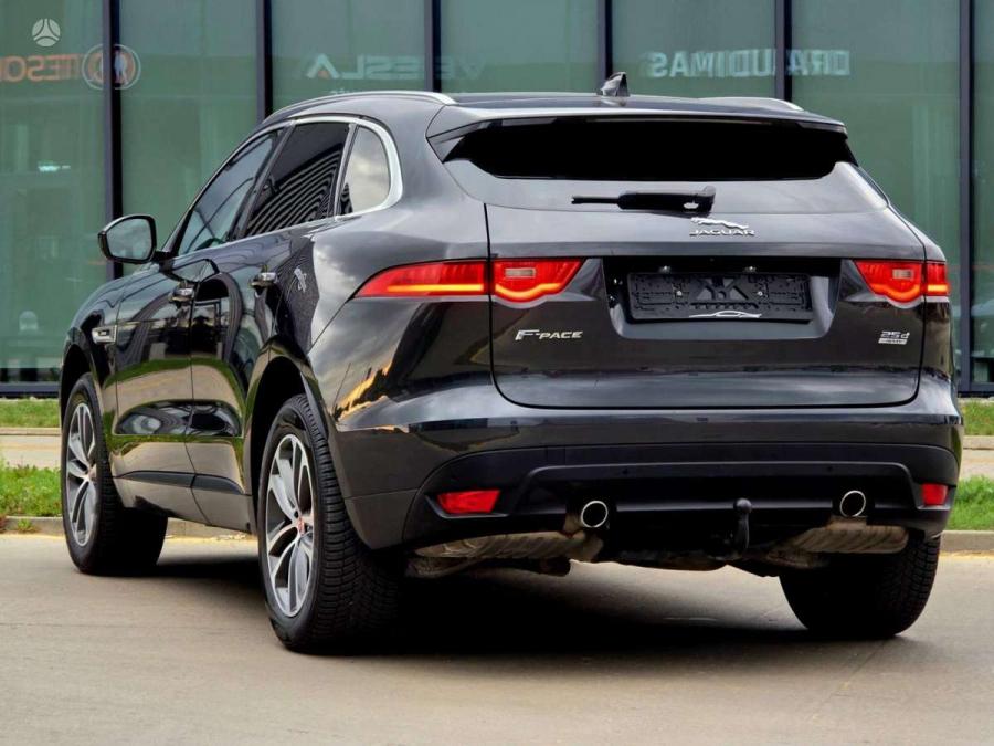 Grey Jaguar F-Pace 2017 in Siauliai, with an engine capacity of 2.00 L and mileage of 98 thousand km for 13750 €, photo 6 on AUTOMOTO.COM.LV