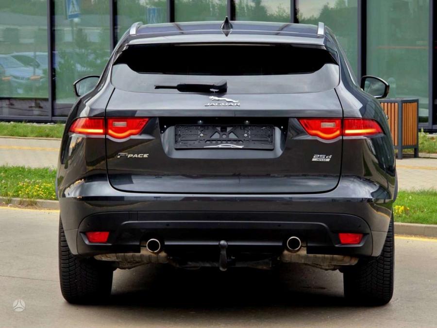 Grey Jaguar F-Pace 2017 in Siauliai, with an engine capacity of 2.00 L and mileage of 98 thousand km for 13750 €, photo 7 on AUTOMOTO.COM.LV