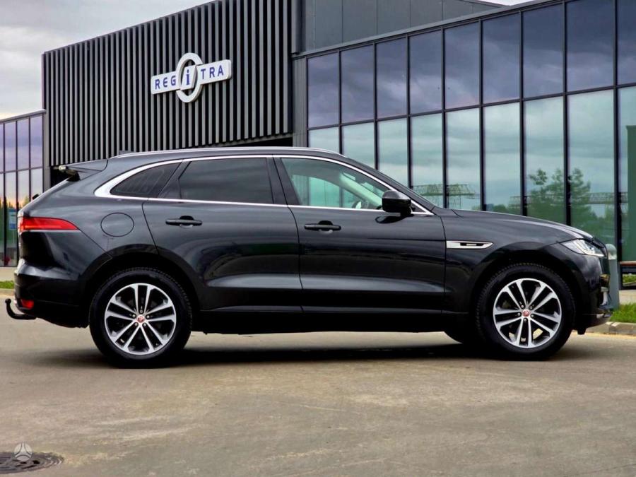 Grey Jaguar F-Pace 2017 in Siauliai, with an engine capacity of 2.00 L and mileage of 98 thousand km for 13750 €, photo 10 on AUTOMOTO.COM.LV