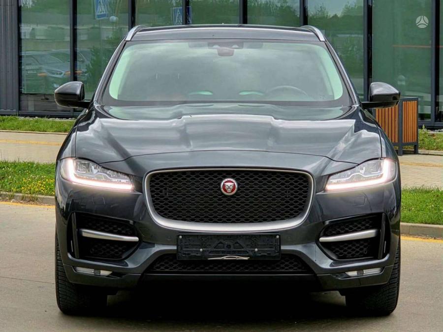 Grey Jaguar F-Pace 2017 in Siauliai, with an engine capacity of 2.00 L and mileage of 98 thousand km for 13750 €, photo 12 on AUTOMOTO.COM.LV