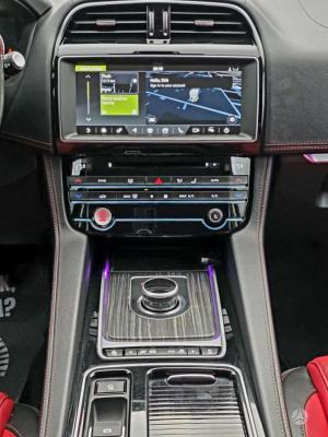 Grey Jaguar F-Pace 2017 in Siauliai, with an engine capacity of 2.00 L and mileage of 98 thousand km for 13750 €, photo 17 on AUTOMOTO.COM.LV
