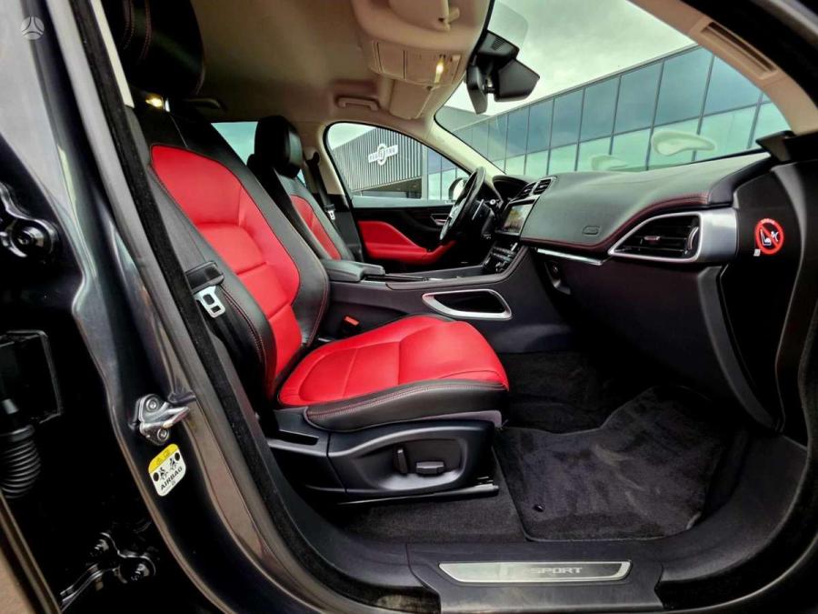 Grey Jaguar F-Pace 2017 in Siauliai, with an engine capacity of 2.00 L and mileage of 98 thousand km for 13750 €, photo 24 on AUTOMOTO.COM.LV
