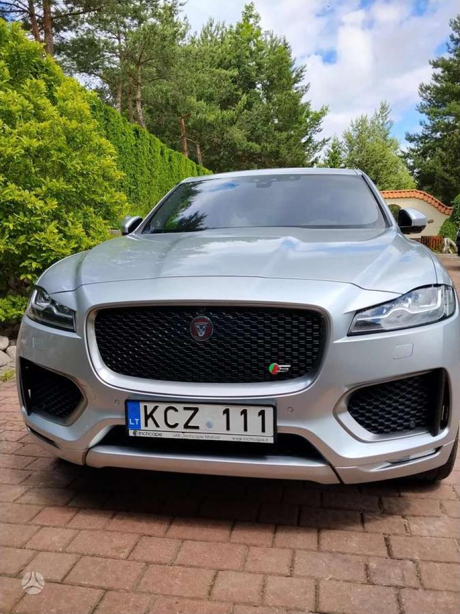 Pelēks Jaguar F-Pace 2017 Viļņa, ar dzinēja tilpumu 3.00 L un nobraukumu 185 tūkst. km par 17500 €, foto 1 vietnē AUTOMOTO.COM.LV