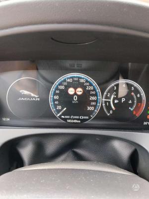 Pelēks Jaguar F-Pace 2017 Viļņa, ar dzinēja tilpumu 3.00 L un nobraukumu 185 tūkst. km par 17500 €, foto 8 vietnē AUTOMOTO.COM.LV