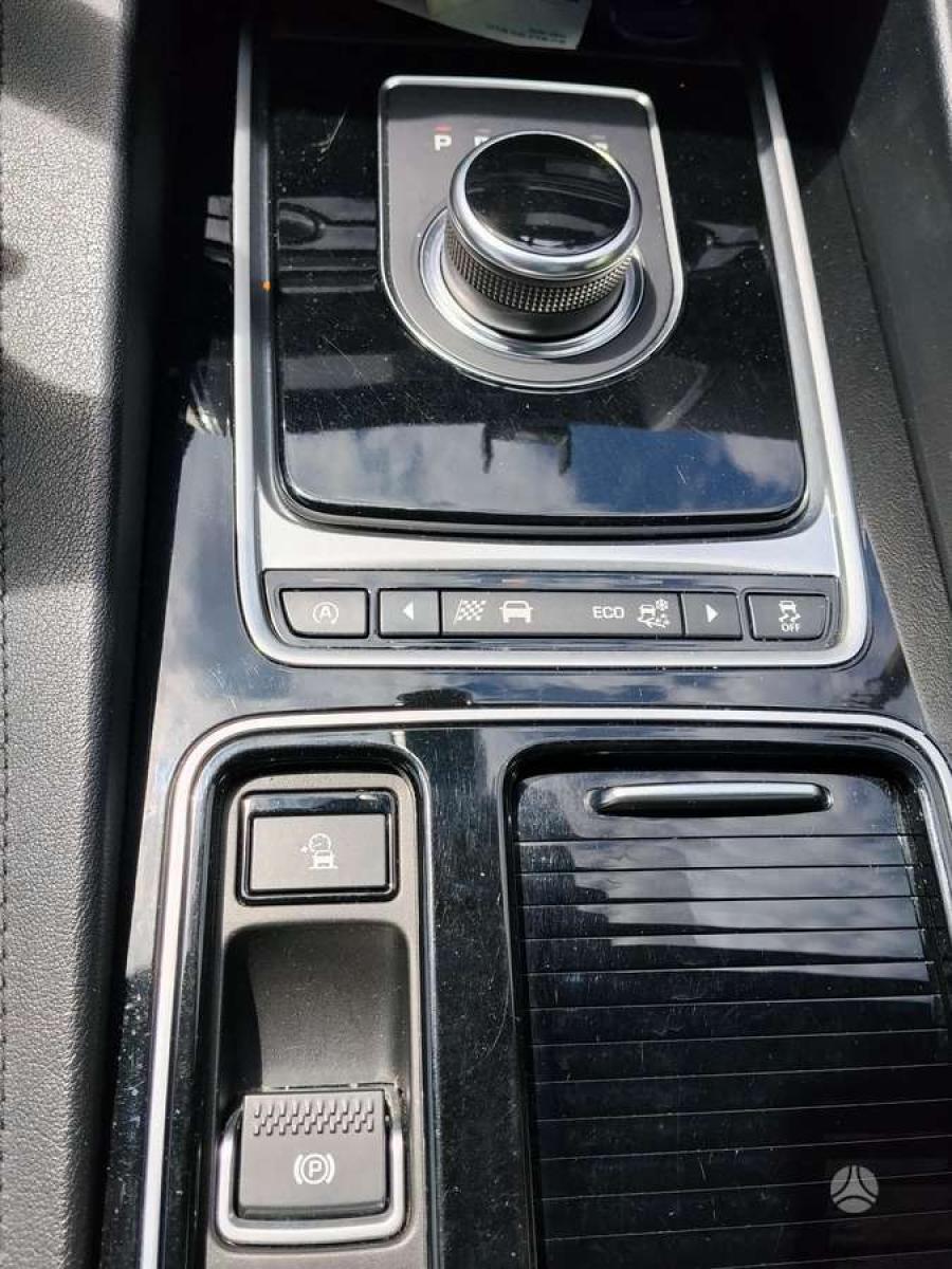 Pelēks Jaguar F-Pace 2017 Viļņa, ar dzinēja tilpumu 3.00 L un nobraukumu 185 tūkst. km par 17500 €, foto 19 vietnē AUTOMOTO.COM.LV
